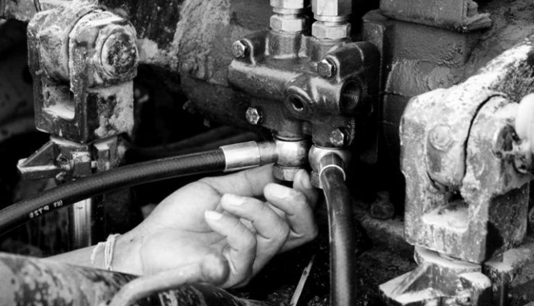 How To Replace A Hydraulic Hose?